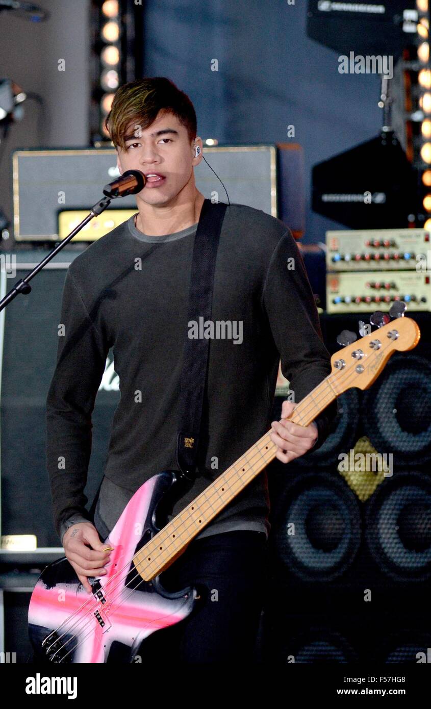 New York, NY, USA. 28th Oct, 2015. Calum Hood, 5 Seconds of Summer on ...