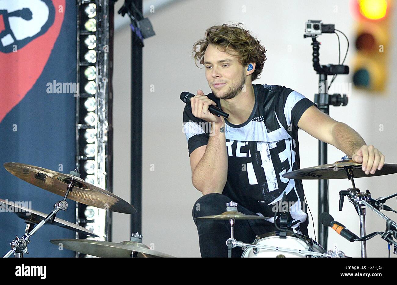 New York, NY, USA. 28th Oct, 2015. Ashton Irwin, 5 Seconds of Summer on ...