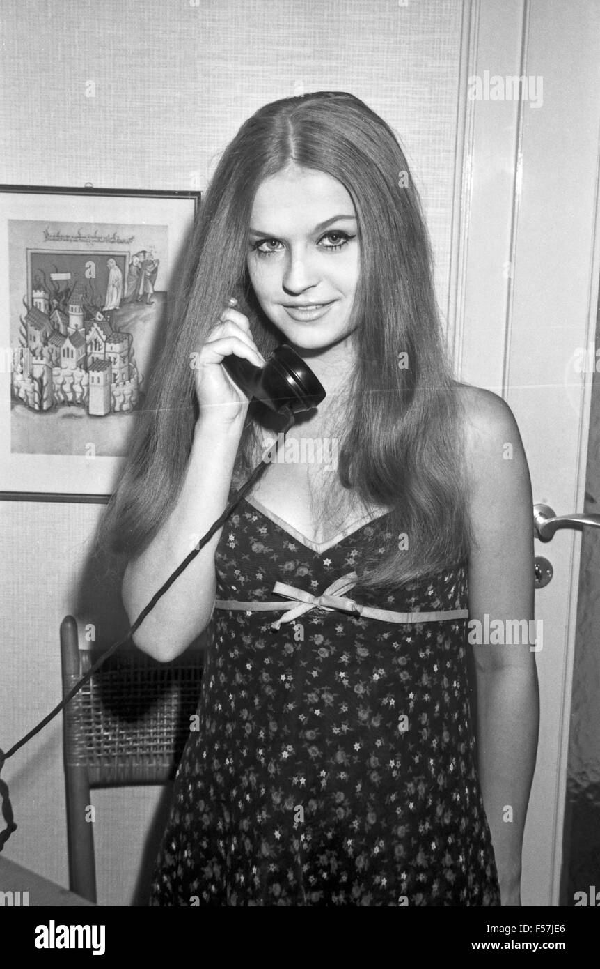 Das deutsche Model Elvira Steinhausen, Deutschland 1960er Jahre. The ...