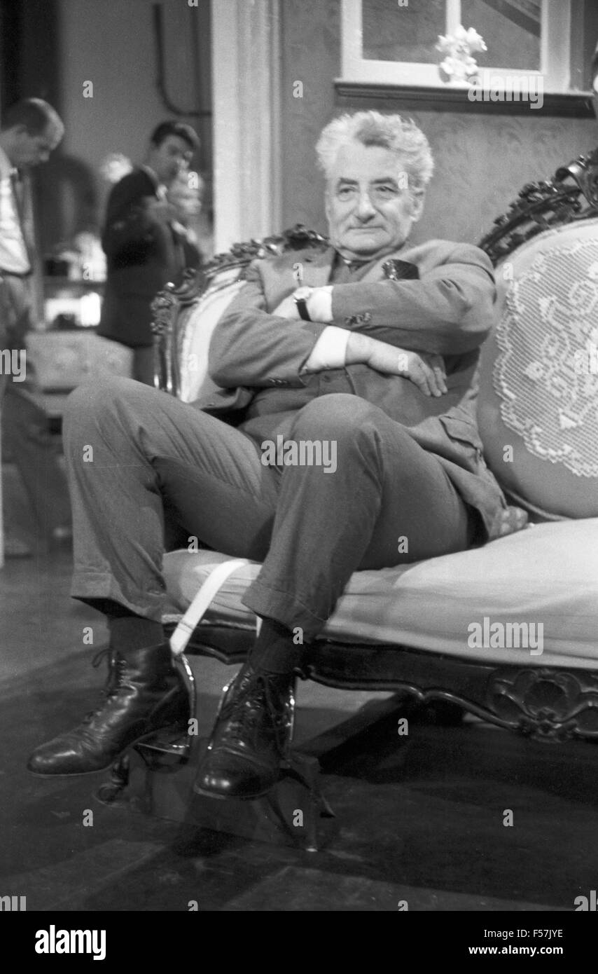 Der deutsche Schauspieler und Hörspielsprecher Rudolf Vogel ...