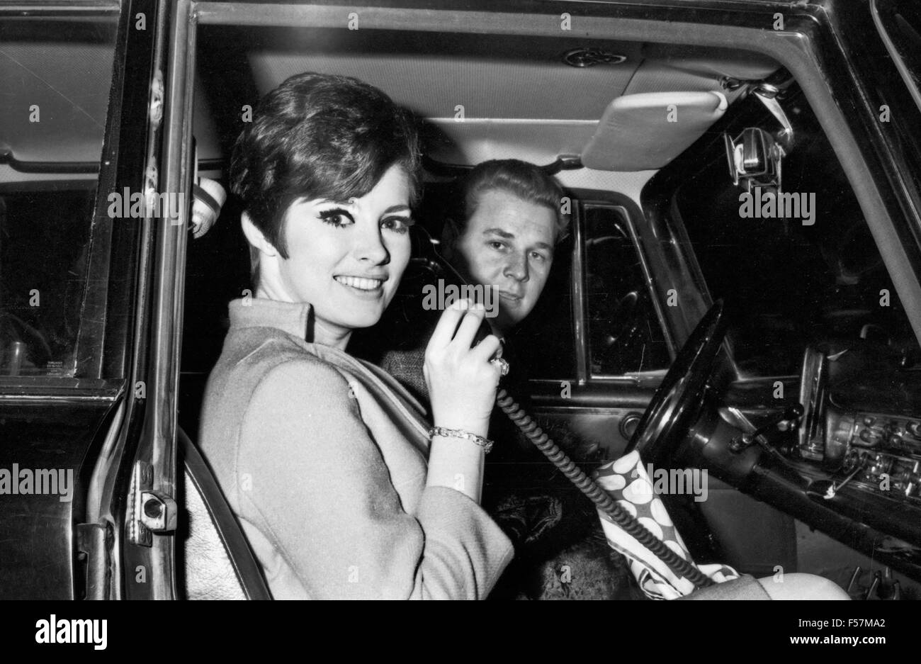 Kanadische Schauspielerin Beverly Adams und Fahrer Otto Maurer in ...
