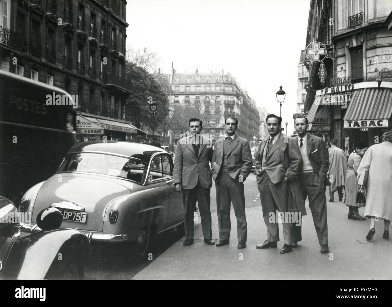Paris in the 1960s hi-res stock photography and images - Alamy