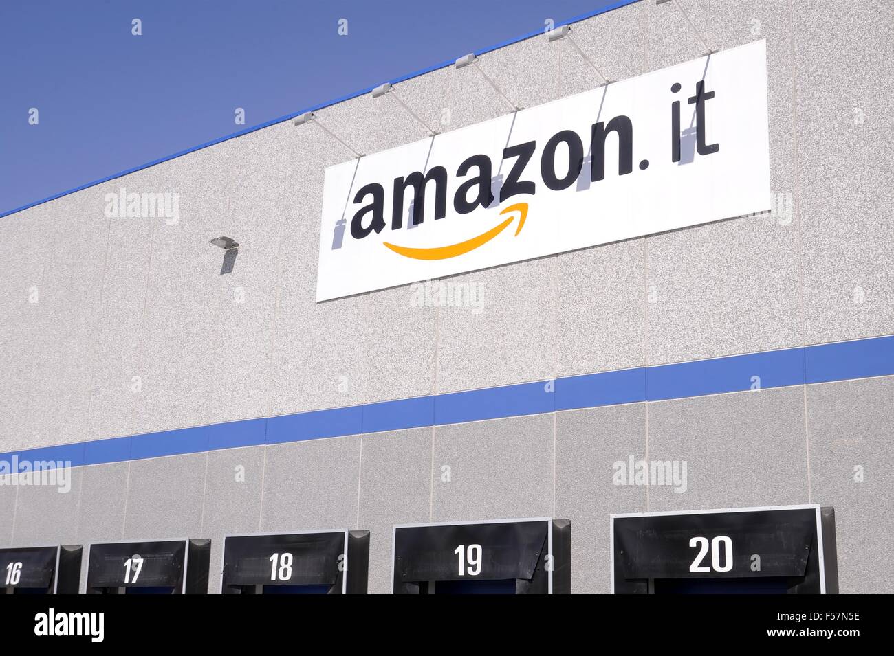Amazon logistic hub hi-res stock photography and images - Alamy