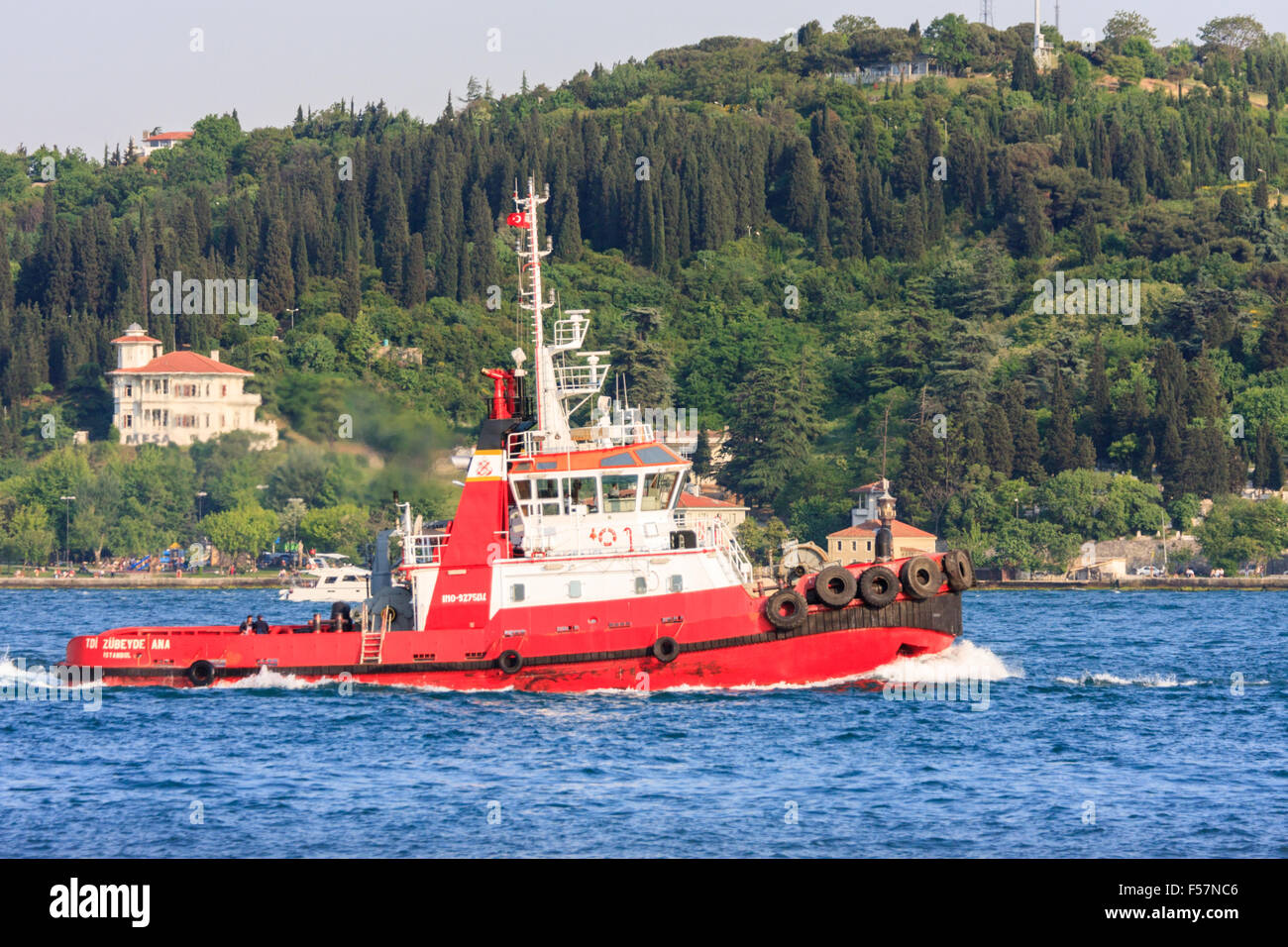 Tug boat crew hi-res stock photography and images - Alamy