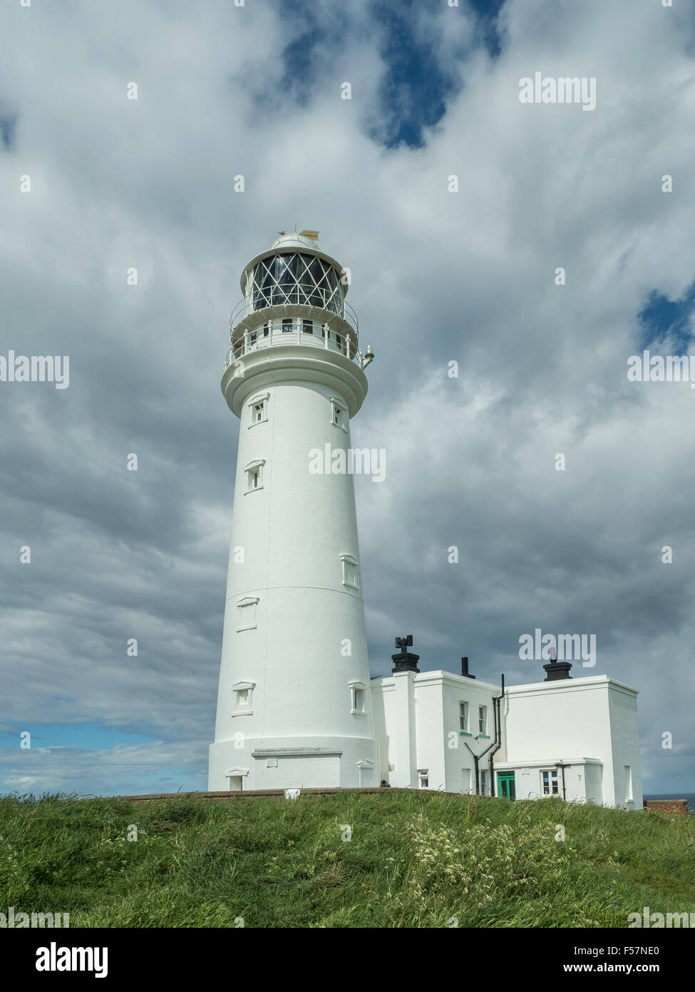 The Lighthouse, Selwicks Bay, Flamborough Head, East Yorkshire Stock ...