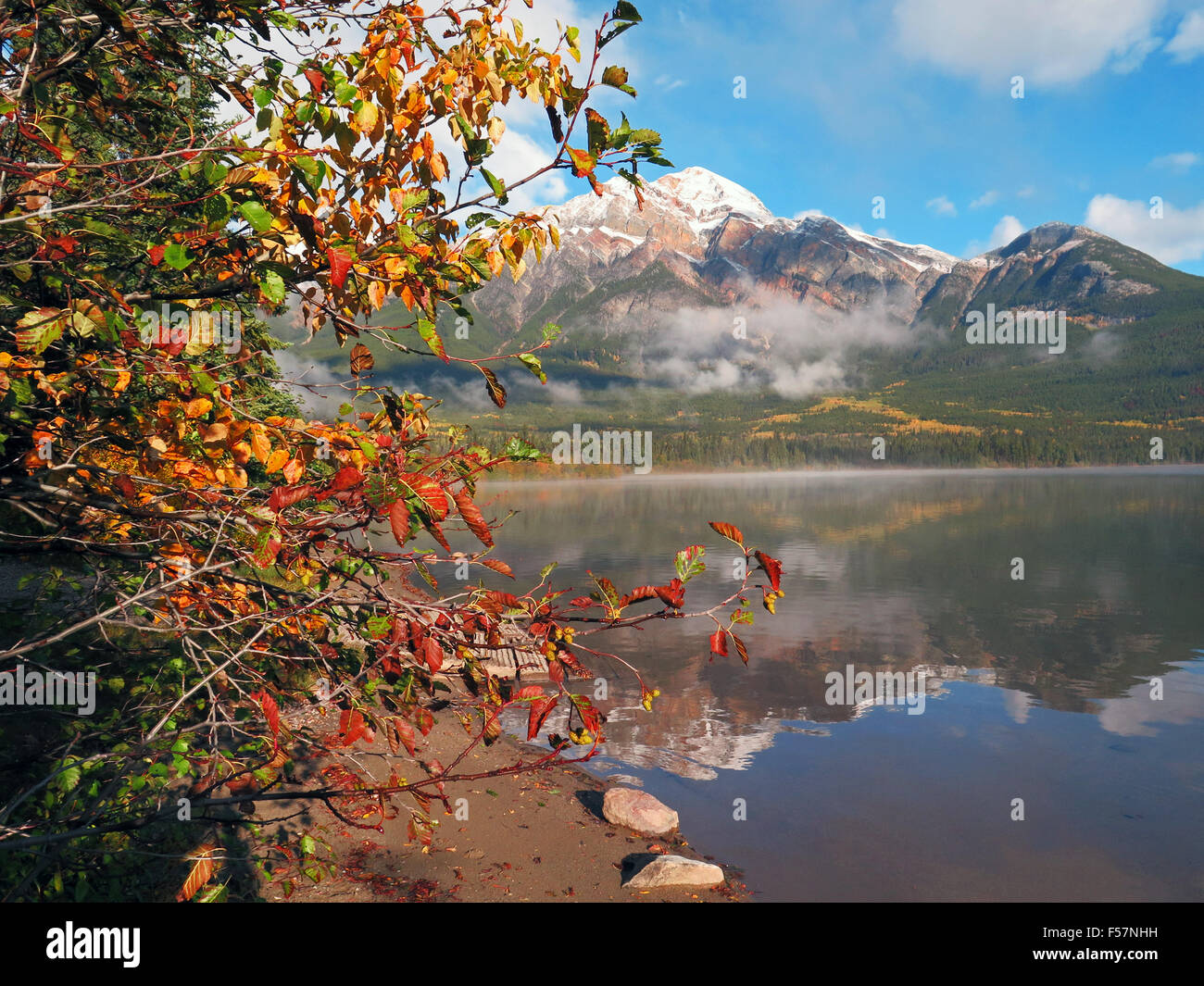 Pyramid lake jasper national park hi-res stock photography and images ...