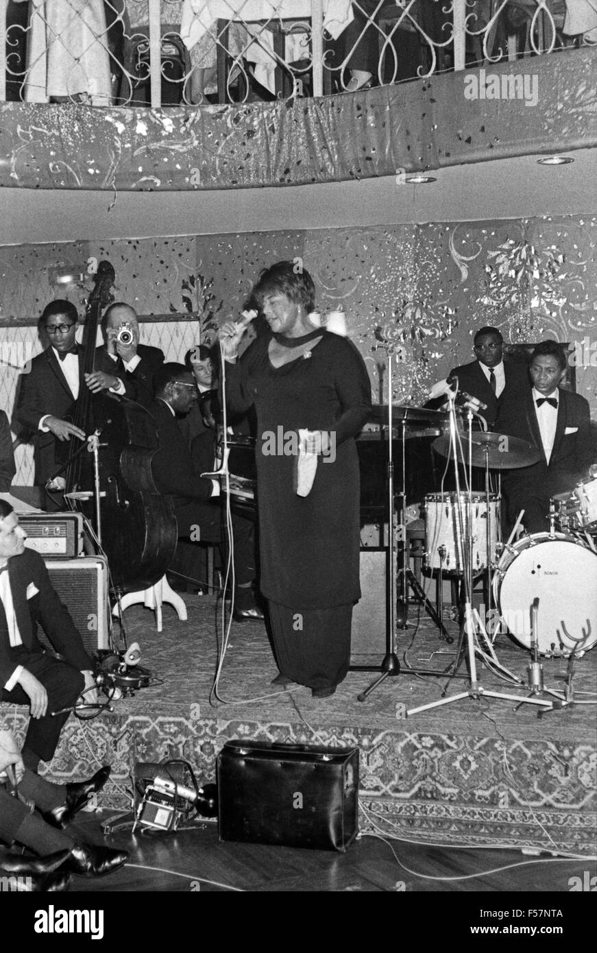 Auf dem Burda Ball Bal Pare in München am 21. Januar 1967: Ella ...