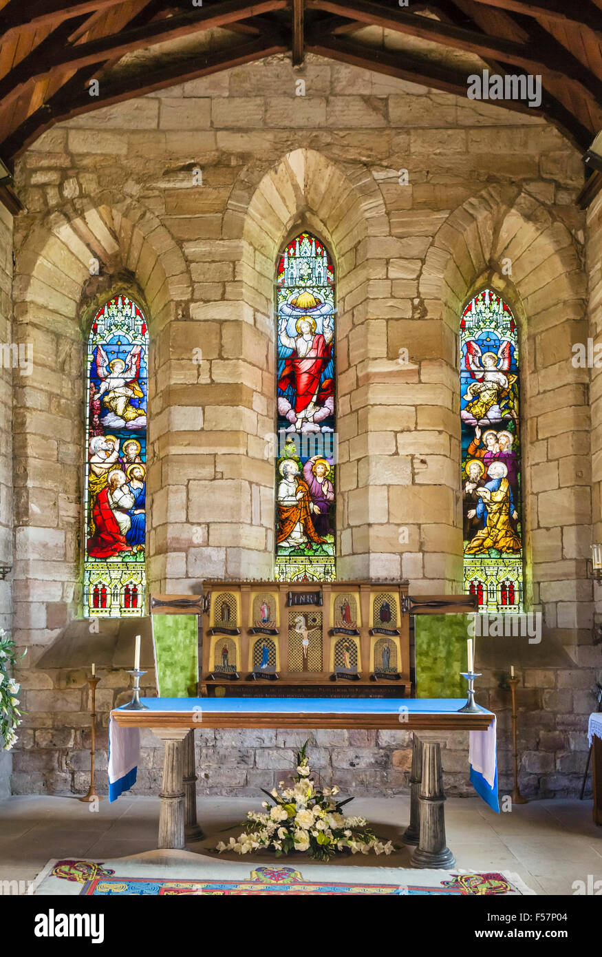 Medieval church uk altar hi-res stock photography and images - Alamy
