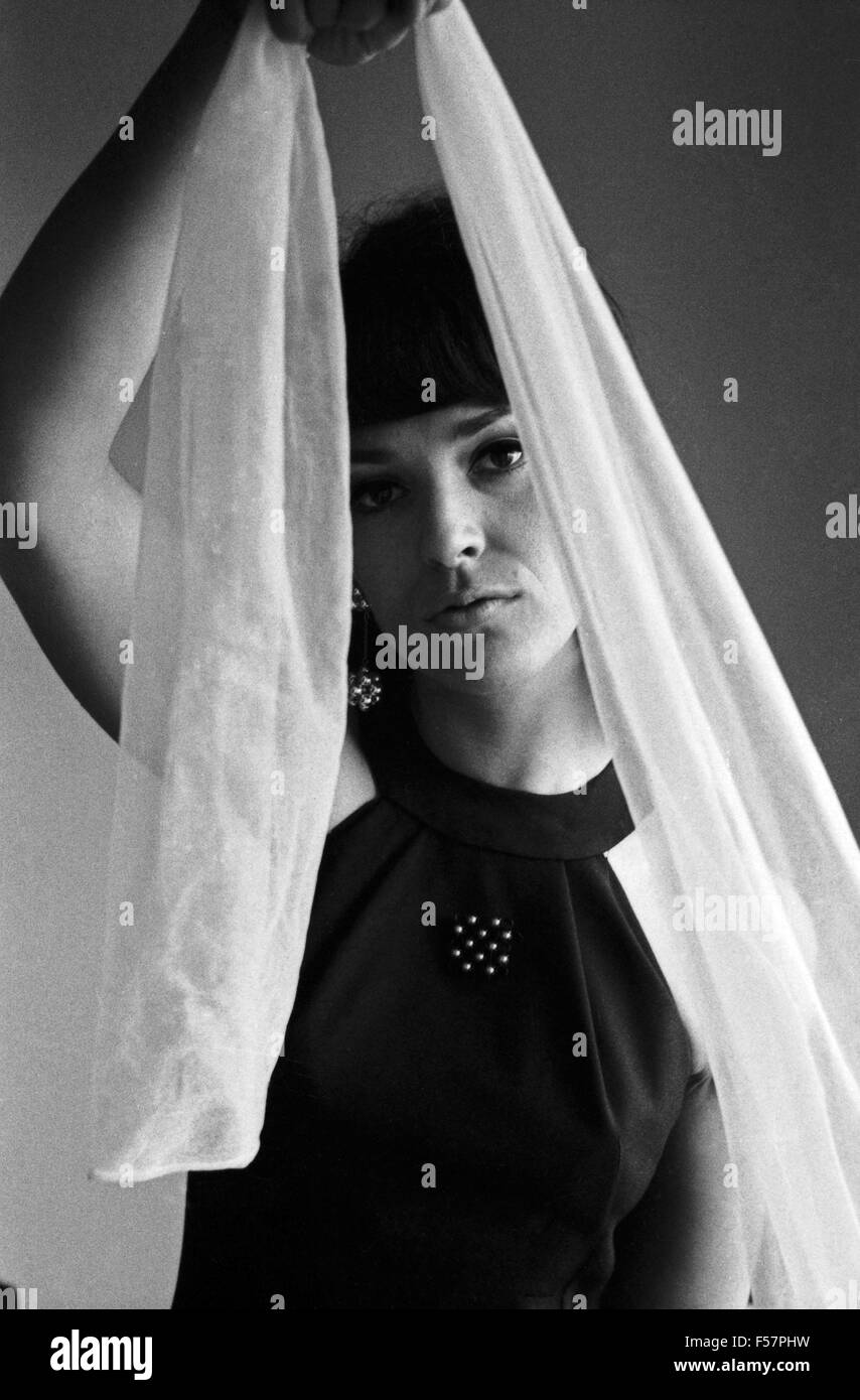 Fotomodel Pascher, Deutschland 1960er Jahre. German photo model Pascher ...