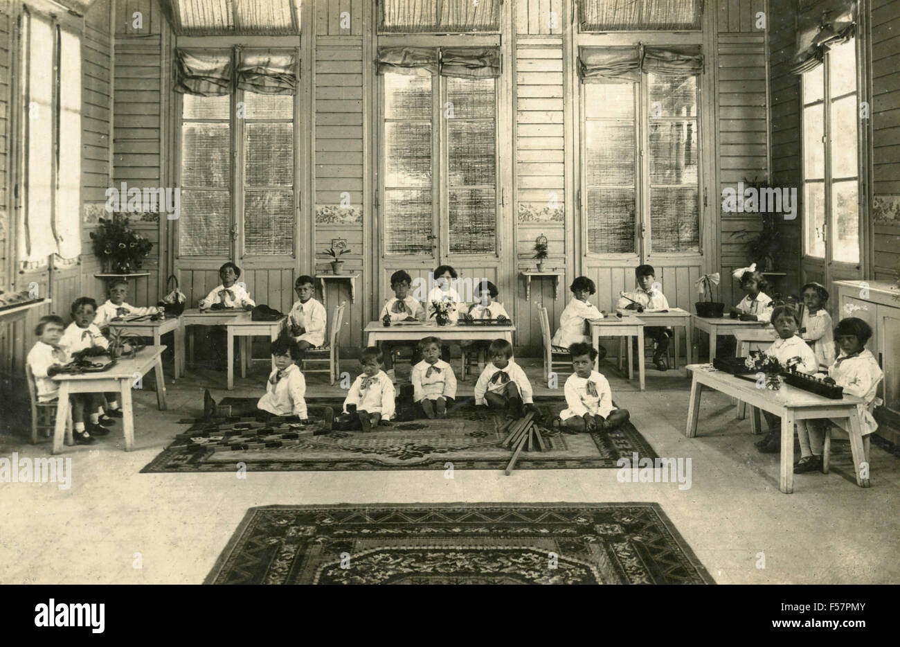 1930s school classroom hi-res stock photography and images - Alamy
