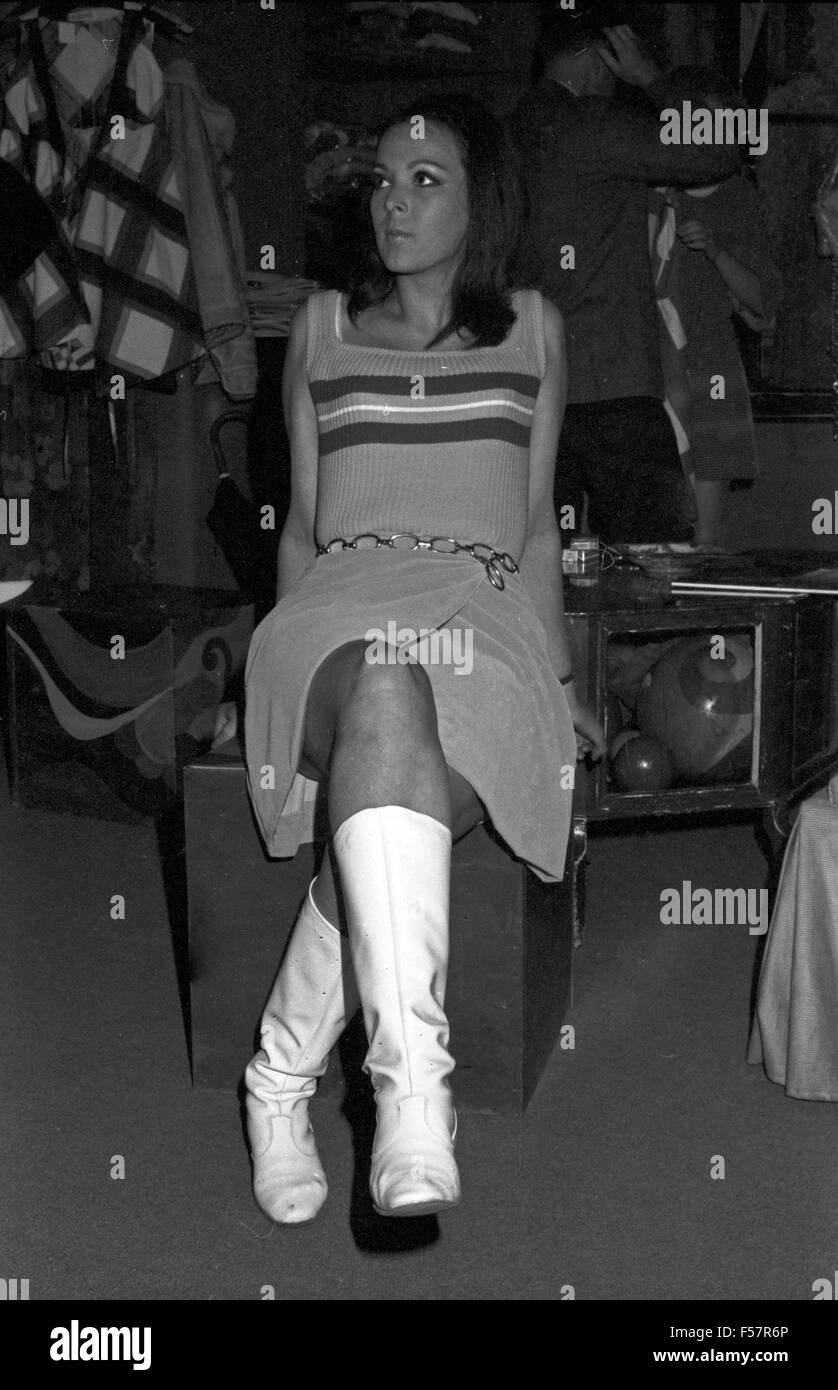 Deutsche Sängerin Friedel Frank, Deutschland 1960er Jahre. German ...