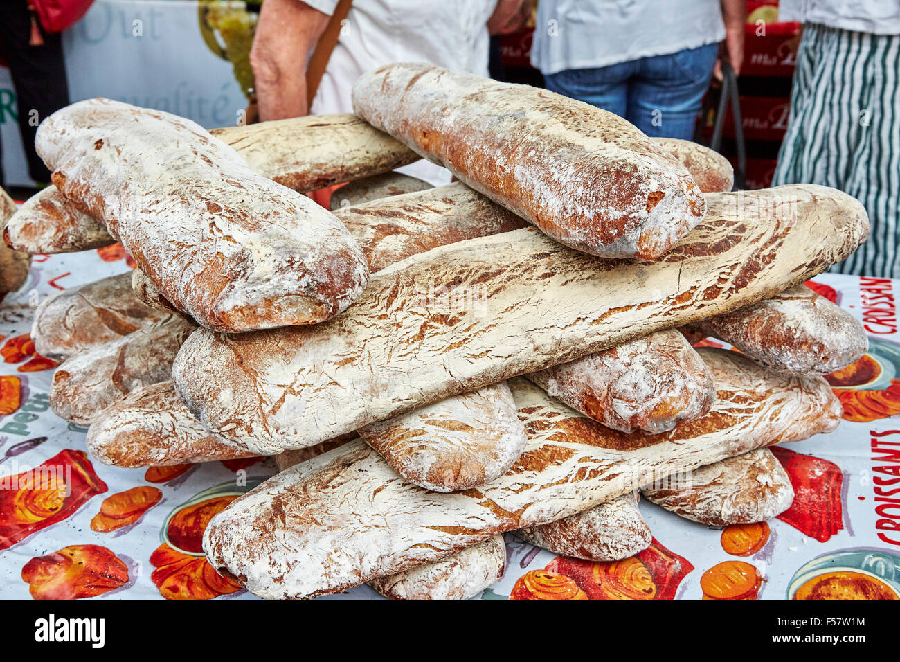 French market stall bread hi-res stock photography and images - Alamy