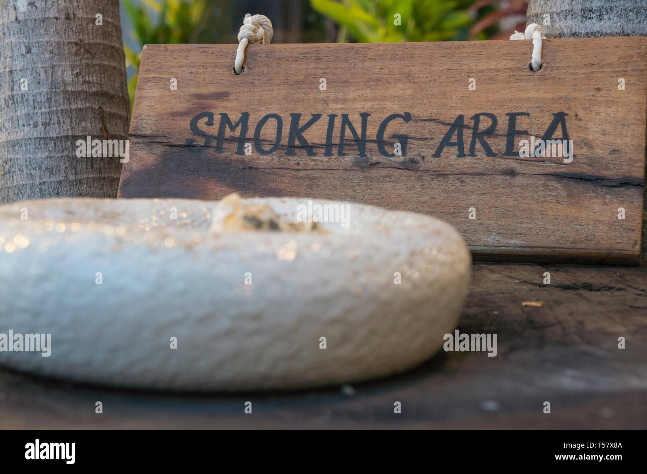 Graphic vector no smoking sign hi-res stock photography and images - Alamy