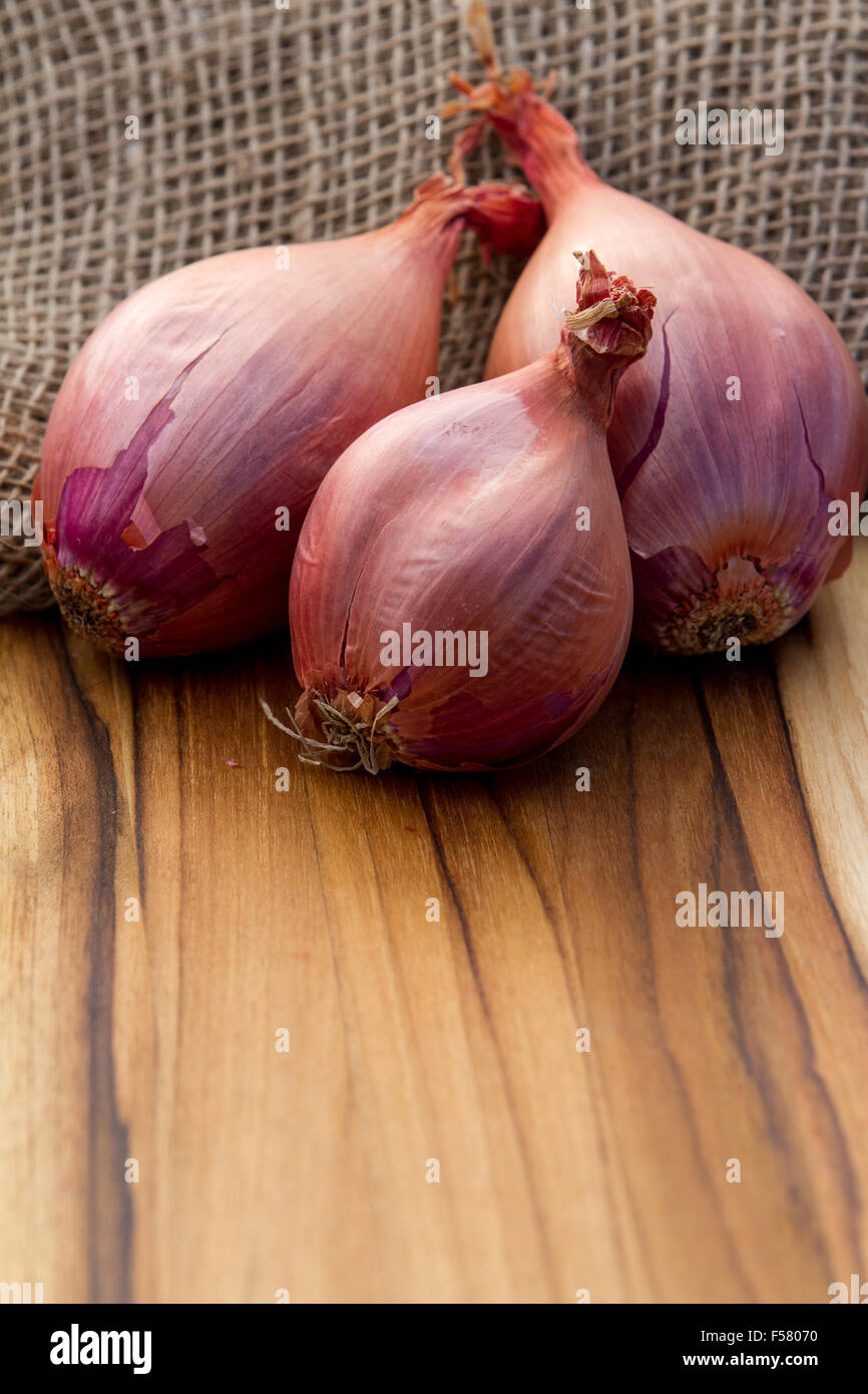 Shallots hi-res stock photography and images - Alamy