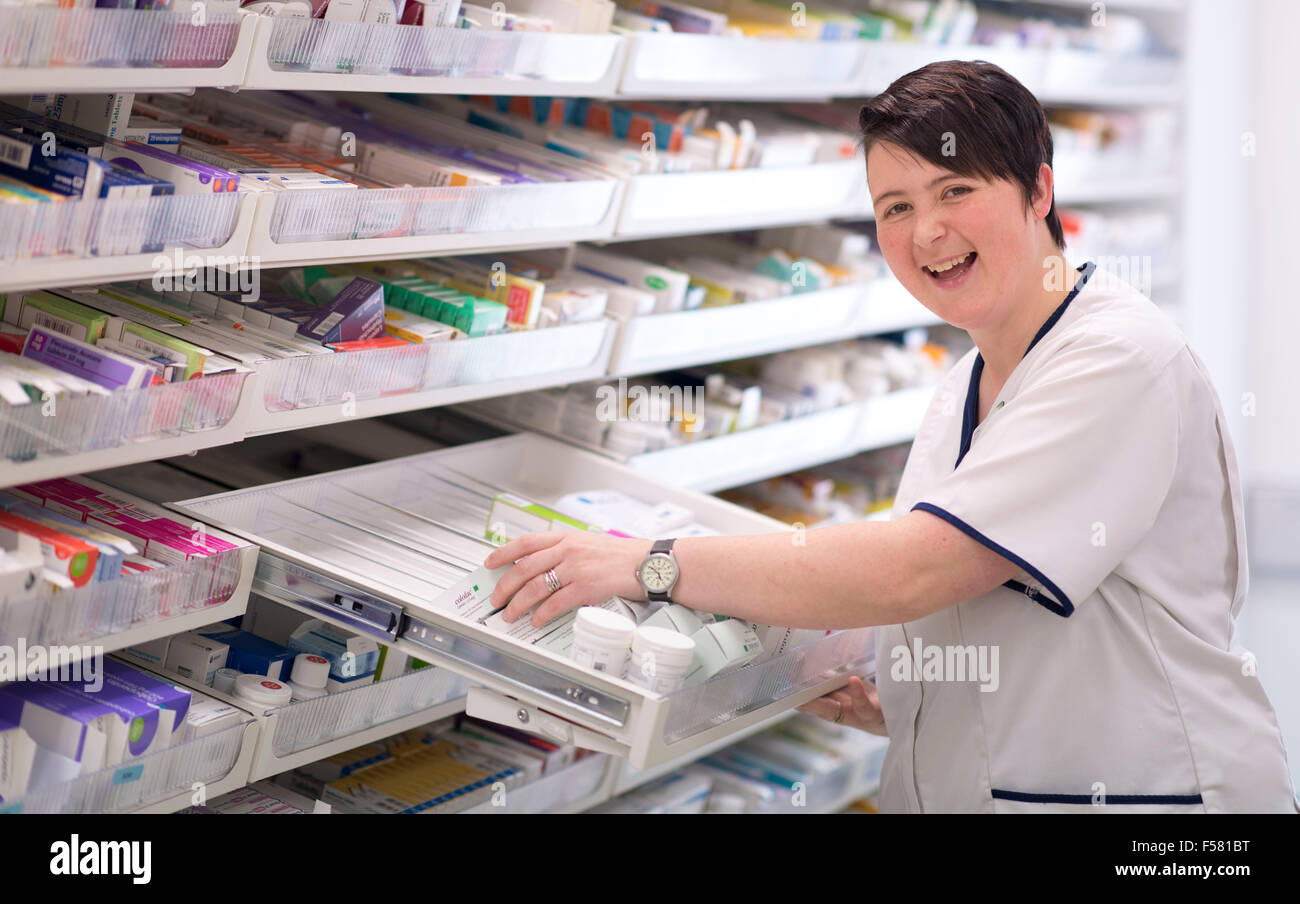 Uk pharmacist work hi-res stock photography and images - Alamy