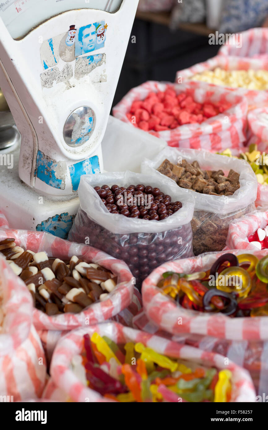 Market stall selling sweets hi-res stock photography and images - Alamy