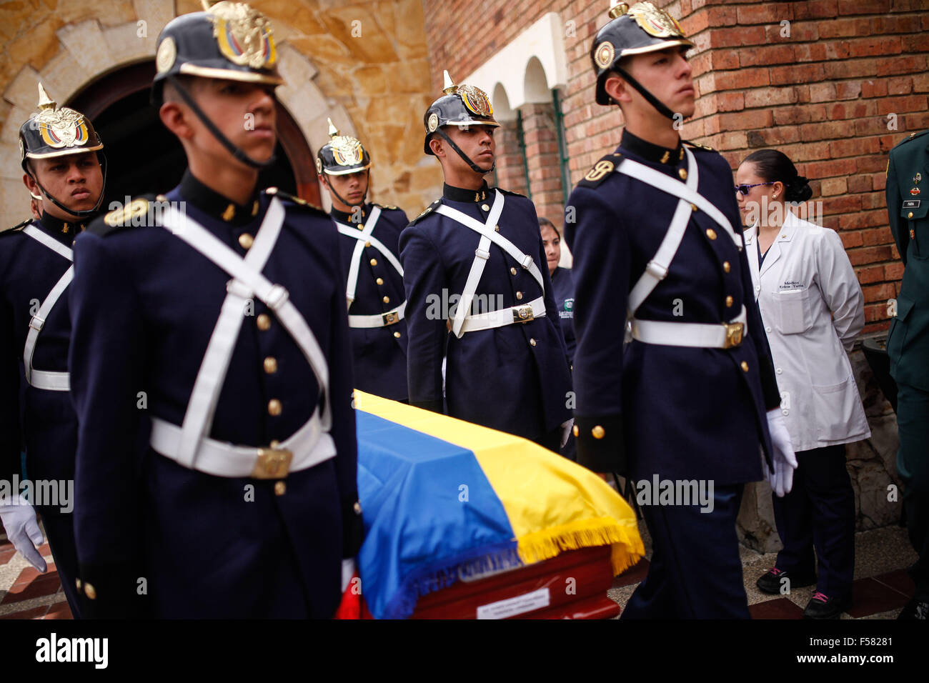Bogota, Colombia. 29th Oct, 2015. Guards of honor transfer one of the ...