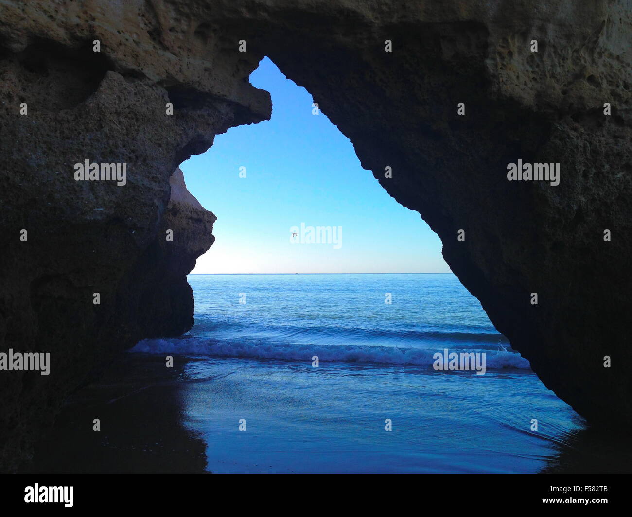 Rock arch ocean water pfeiffer beach hi-res stock photography and ...