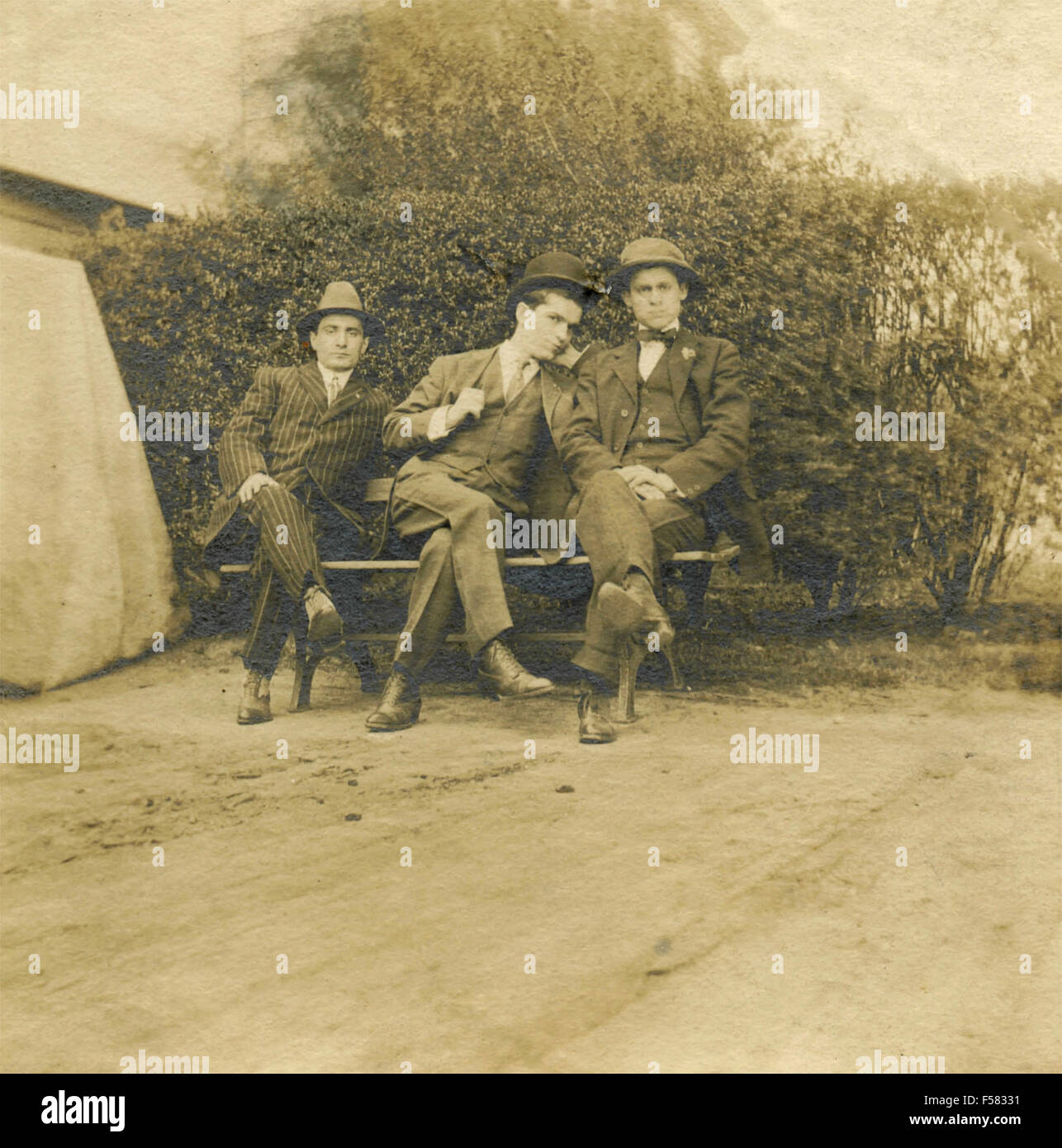 Three guys on a bench, Italy Stock Photo - Alamy