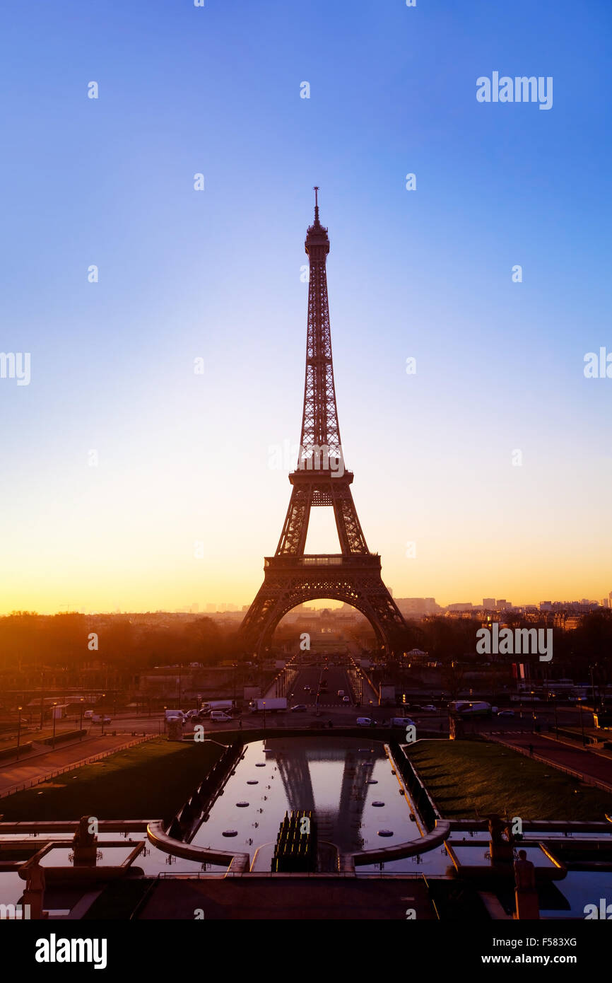 Paris skyline night hi-res stock photography and images - Alamy