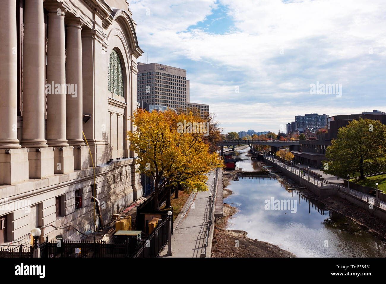 Downtown fall hi-res stock photography and images - Alamy