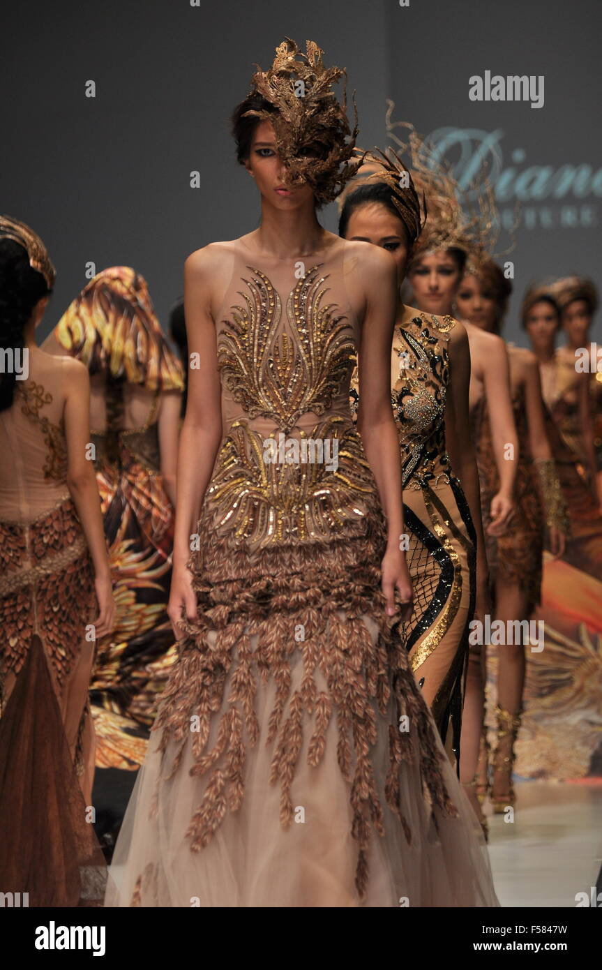 Jakarta, Indonesia. 29th Oct, 2015. A model wears design of Diana Putri during the Jakarta ...