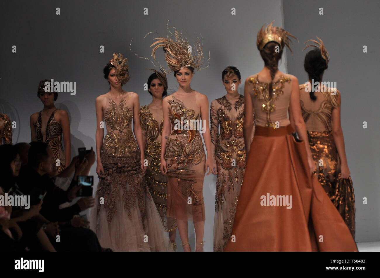 Jakarta, Indonesia. 29th Oct, 2015. A model wears design of Diana Putri ...