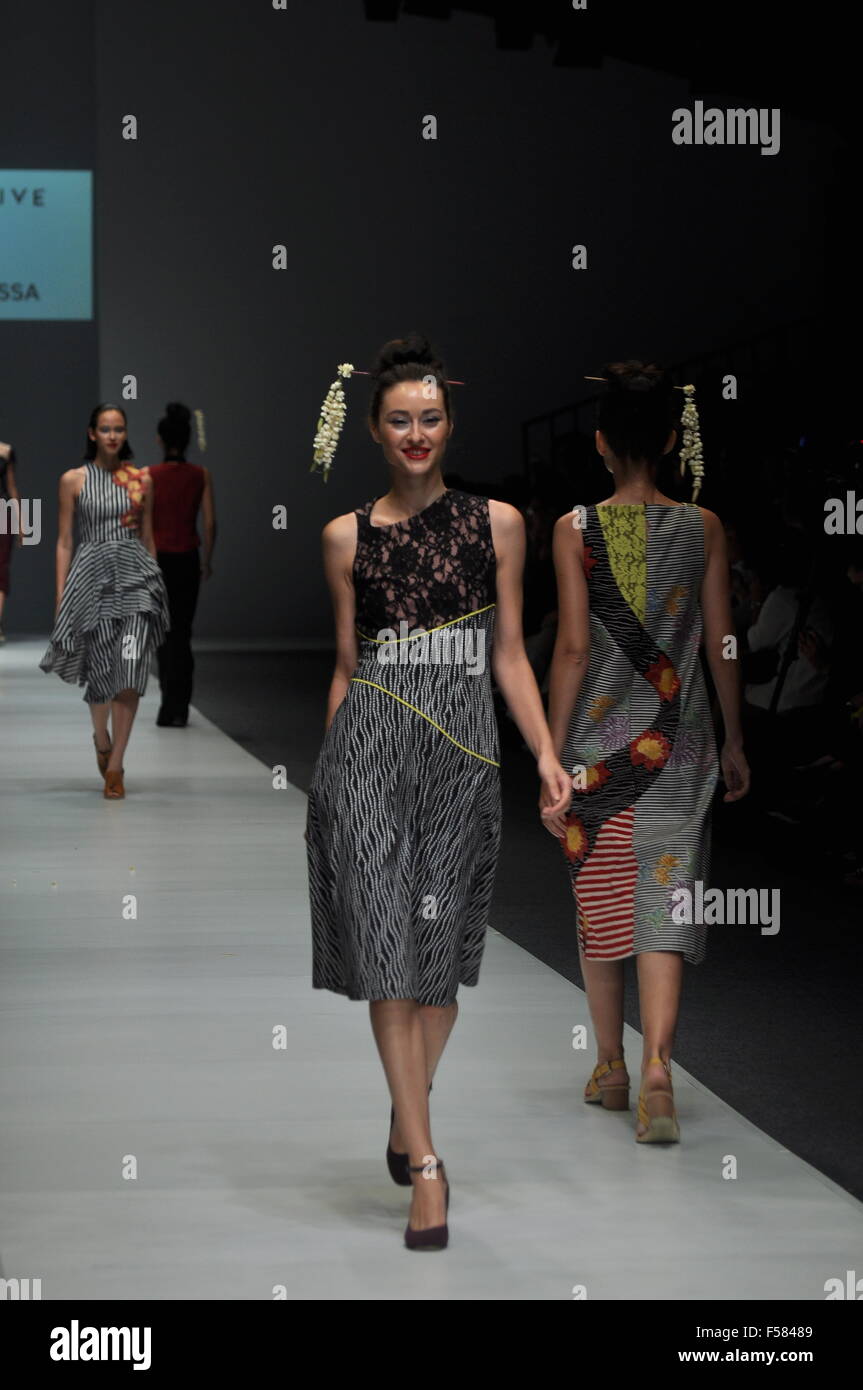 Jakarta, Indonesia. 29th Oct, 2015. A model wears design of Stellarissa ...