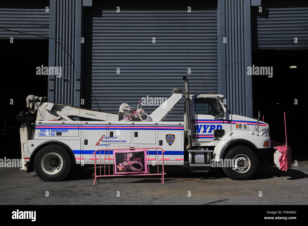 Heavy NYPD police tow truck parking in Violation tow Service pier 76 ...