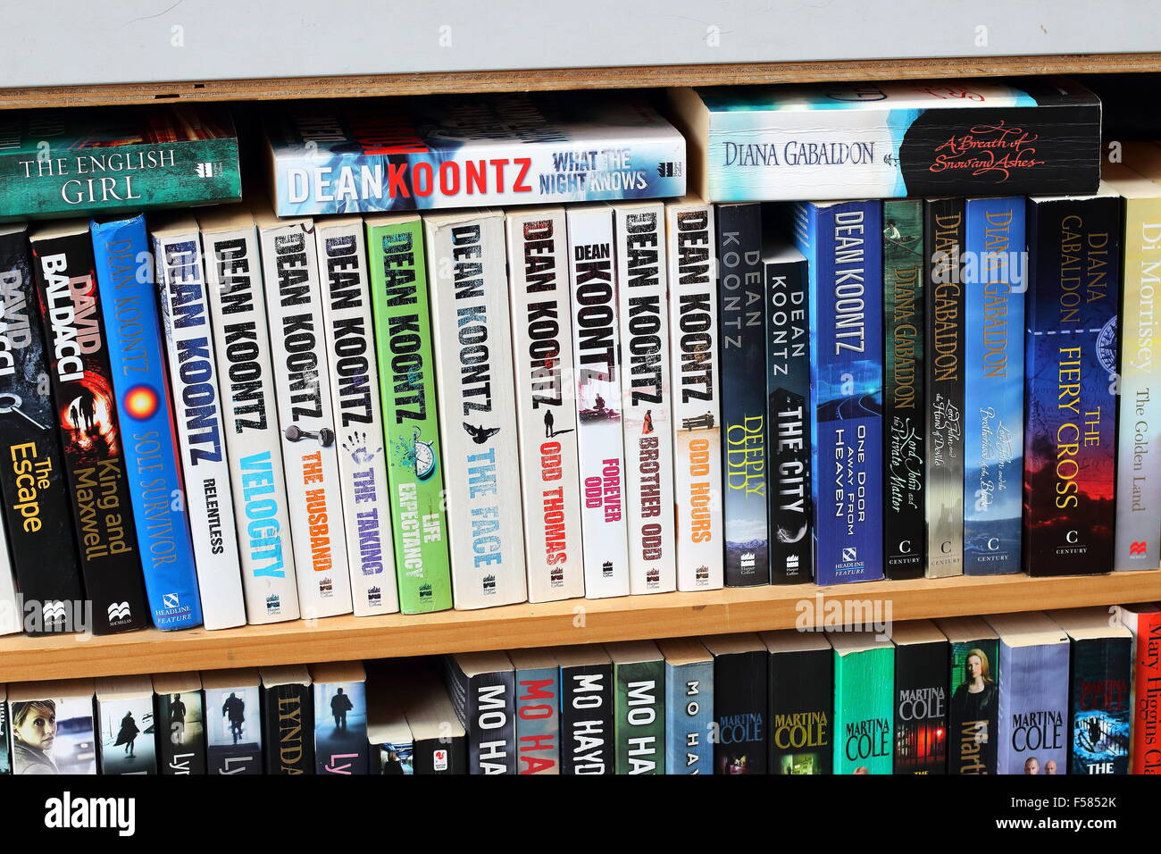 Bookstore novels hi-res stock photography and images - Alamy