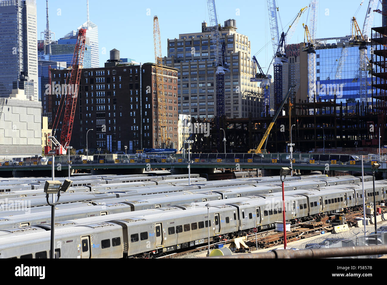 Trains in railyard hi-res stock photography and images - Alamy