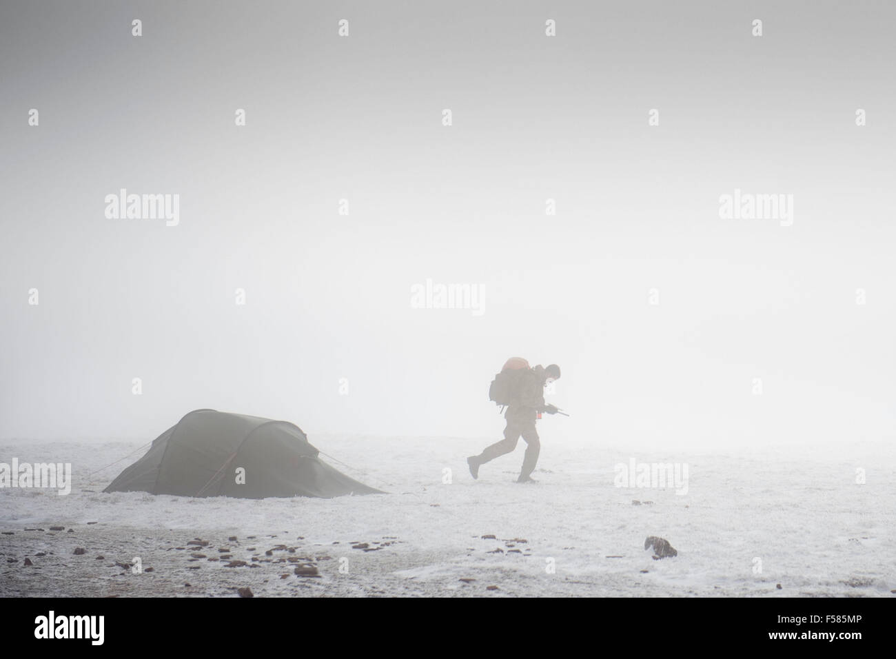 British soldiers train in heavy snow and wintery conditions at Pen y ...