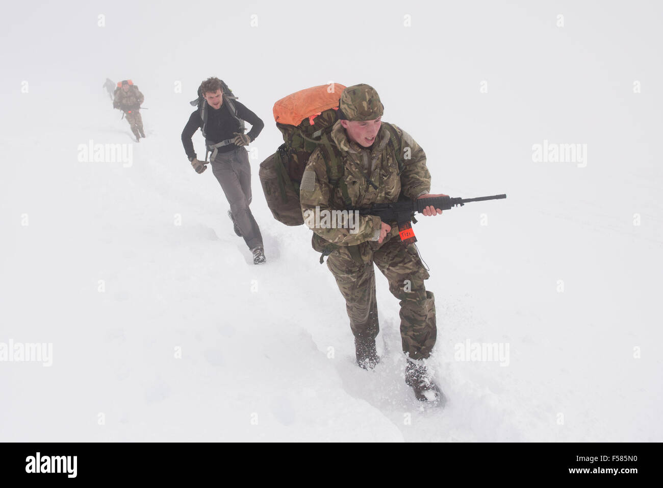 British soldiers train in heavy snow and wintery conditions at Pen y ...