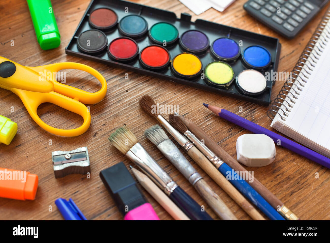 school supplies on wooden table Stock Photo - Alamy