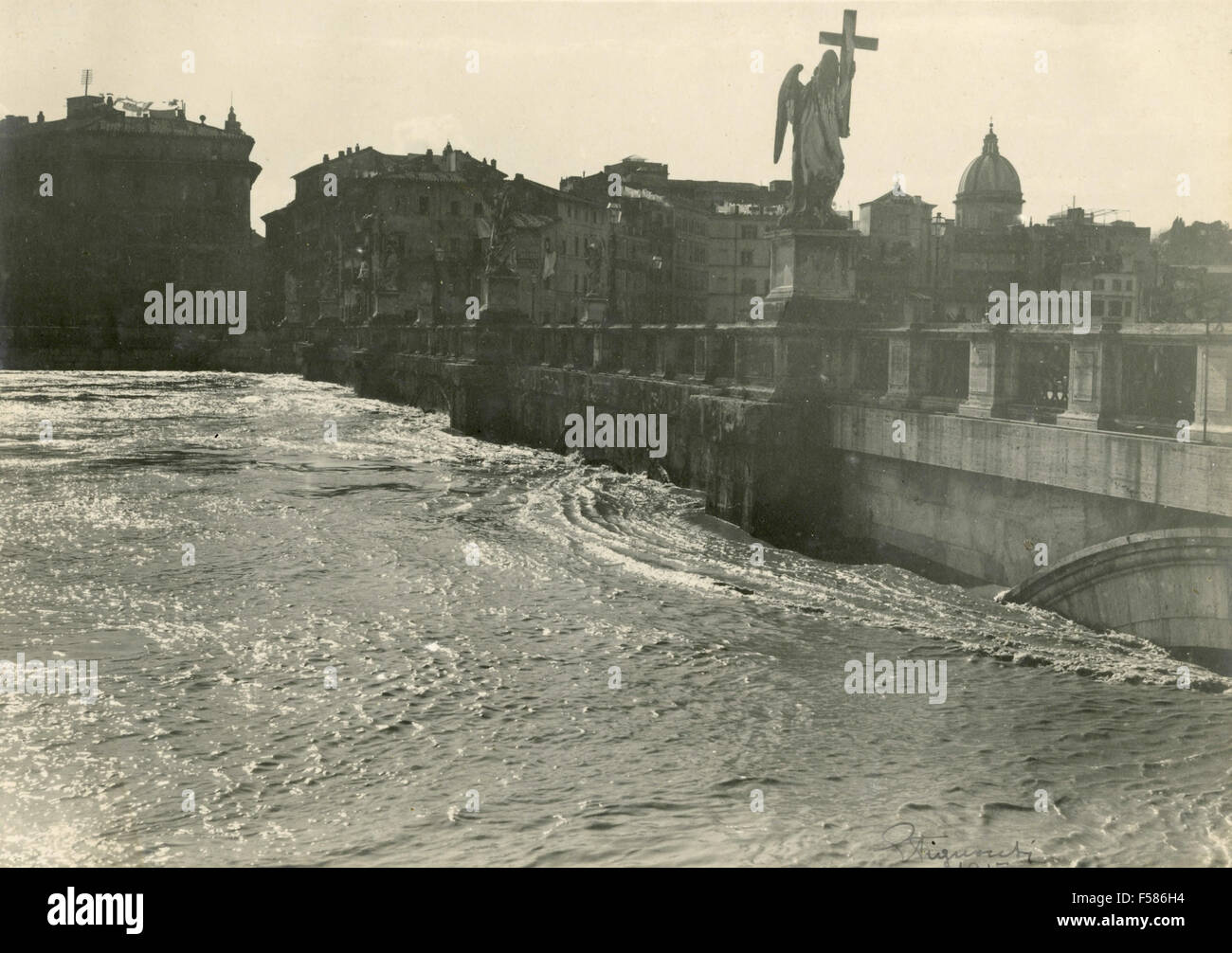 Flood of the river Tiber 1915 near Ponte Sant'Angelo, Rome, Italy Stock ...