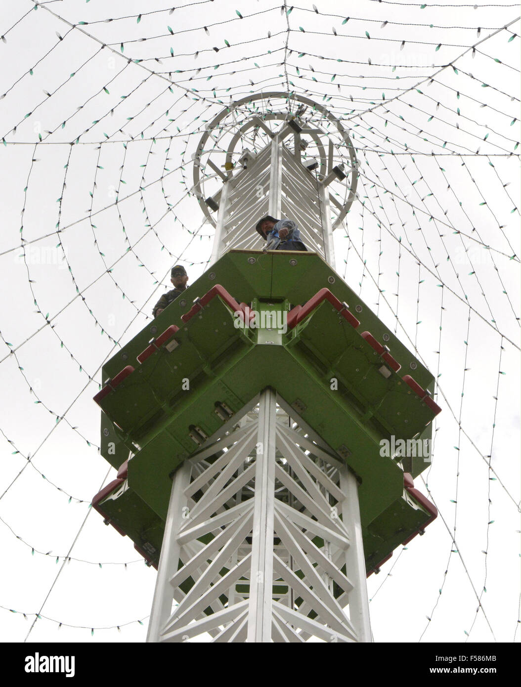 Amusement park maintenance hi-res stock photography and images - Alamy