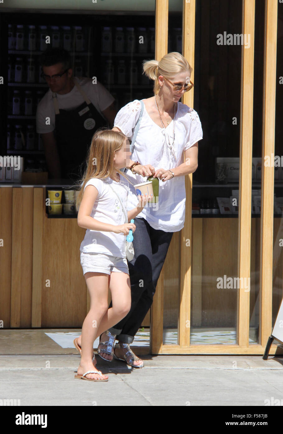 Kelly Rowan picks up refreshments from Pressed Juicery with her ...