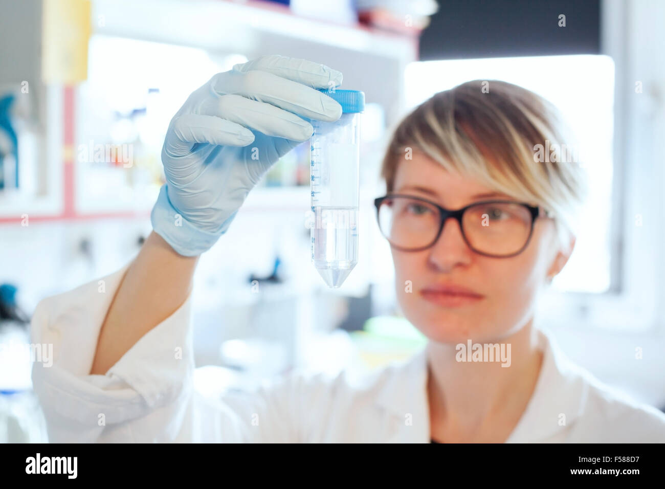 Real laboratory hi-res stock photography and images - Alamy