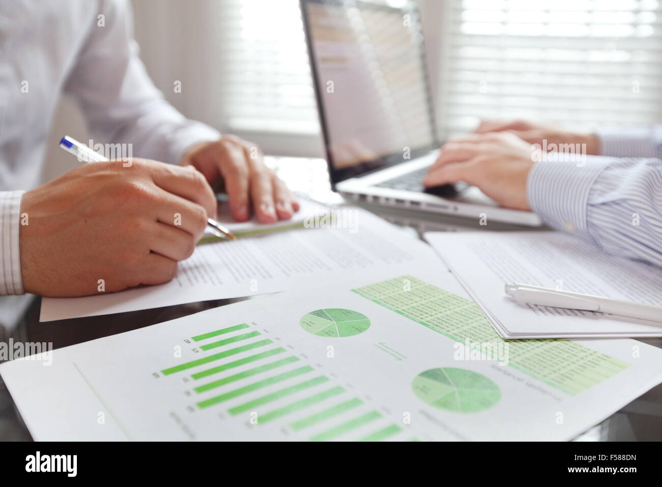 Focus office hi-res stock photography and images - Alamy