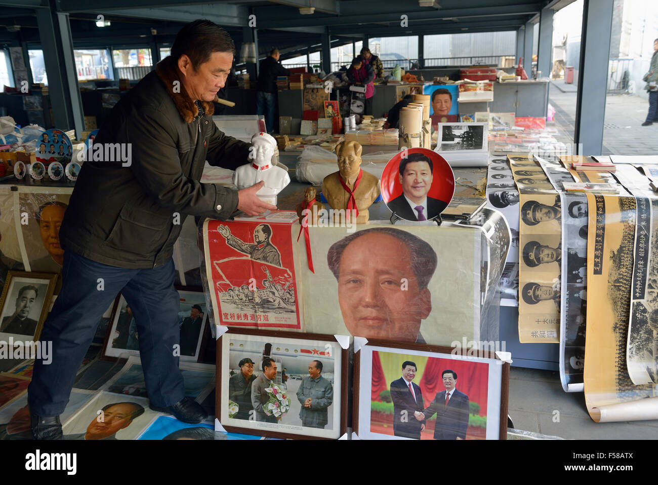 Mao souvenirs beijing china hi-res stock photography and images - Alamy