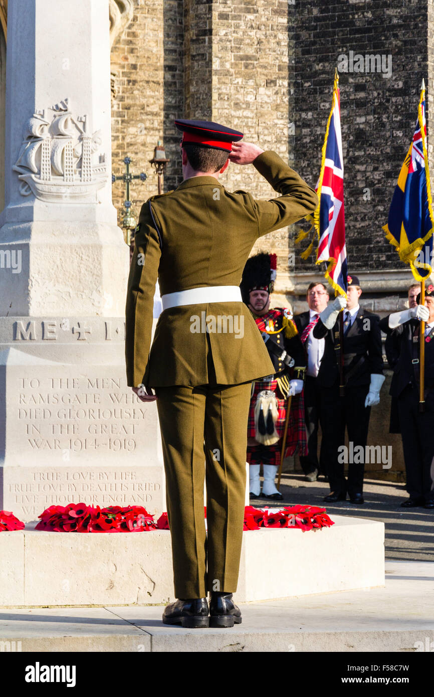British soldier saluting hi-res stock photography and images - Alamy