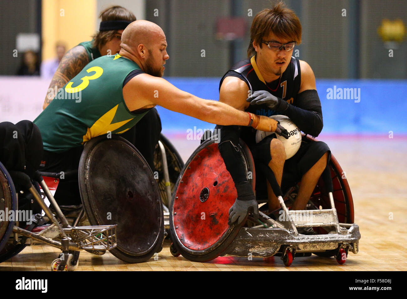 Chiba, Japan. 30th Oct, 2015. (L-R) Ryley Batt (AUS), Daisuke Ikezaki ...