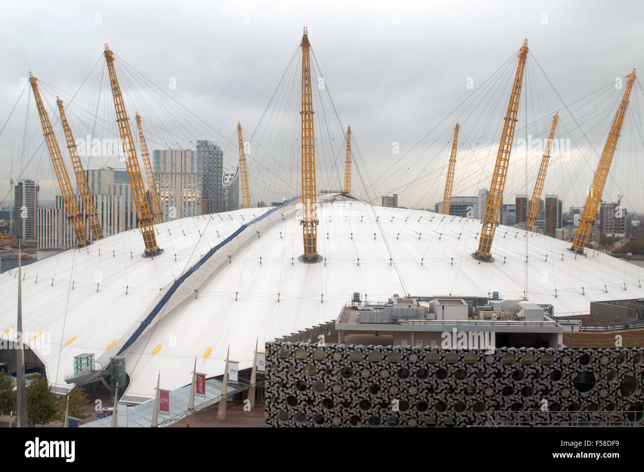 Aerial view of the o2 arena 2015 hi-res stock photography and images ...