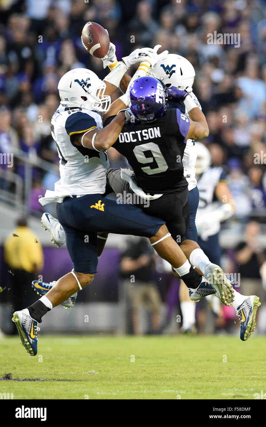 October 29, 2015: TCU Horned Frogs wide receiver Josh Doctson (9) has ...