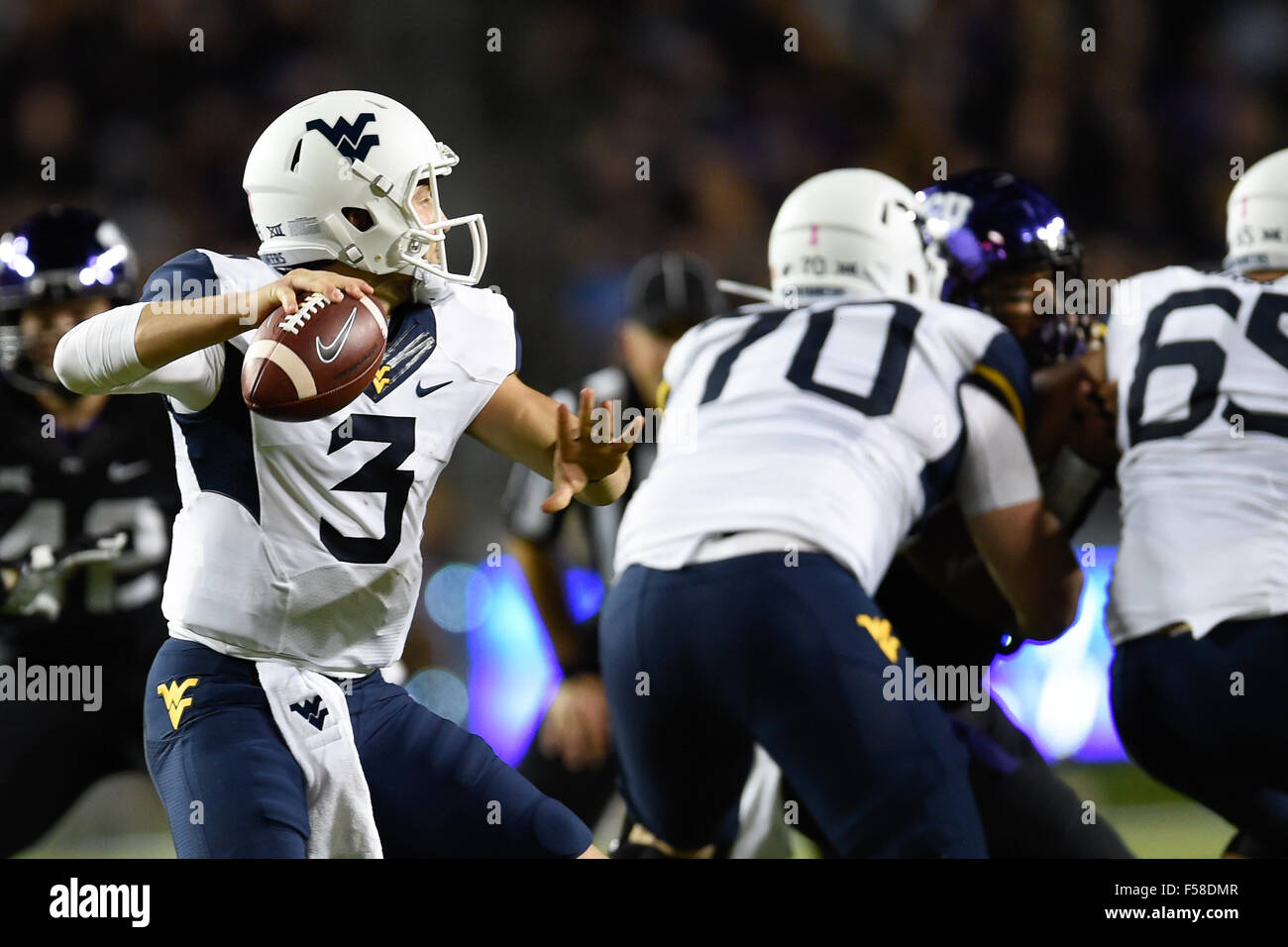 October 29, 2015: West Virginia Mountaineers quarterback Skyler Howard ...