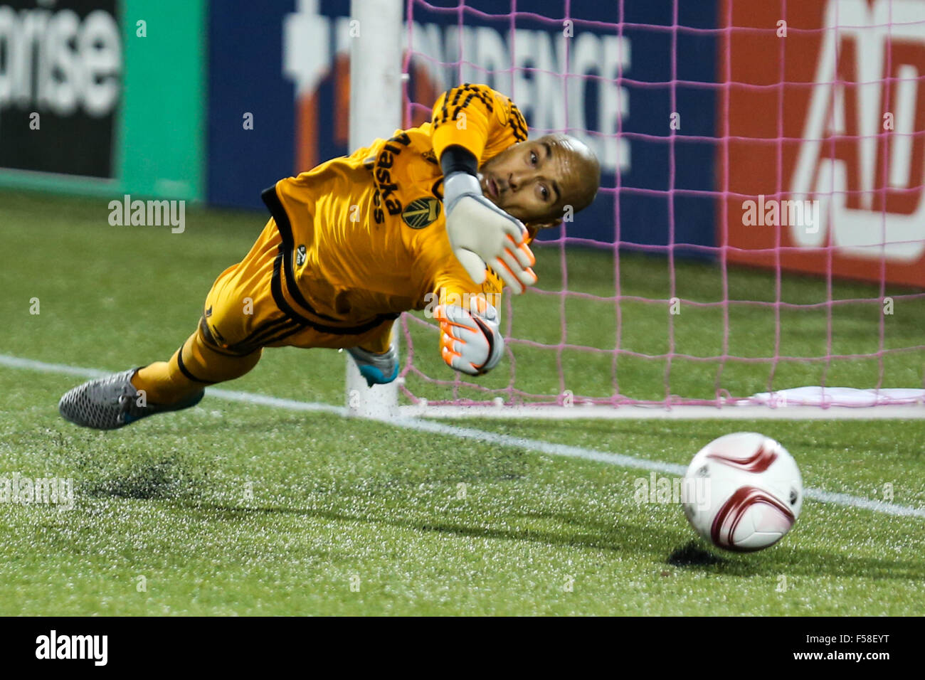 Portland, Oregon, USA. 29th Oct, 2015. ADAM LARSEN KWARASEY (12) makes ...