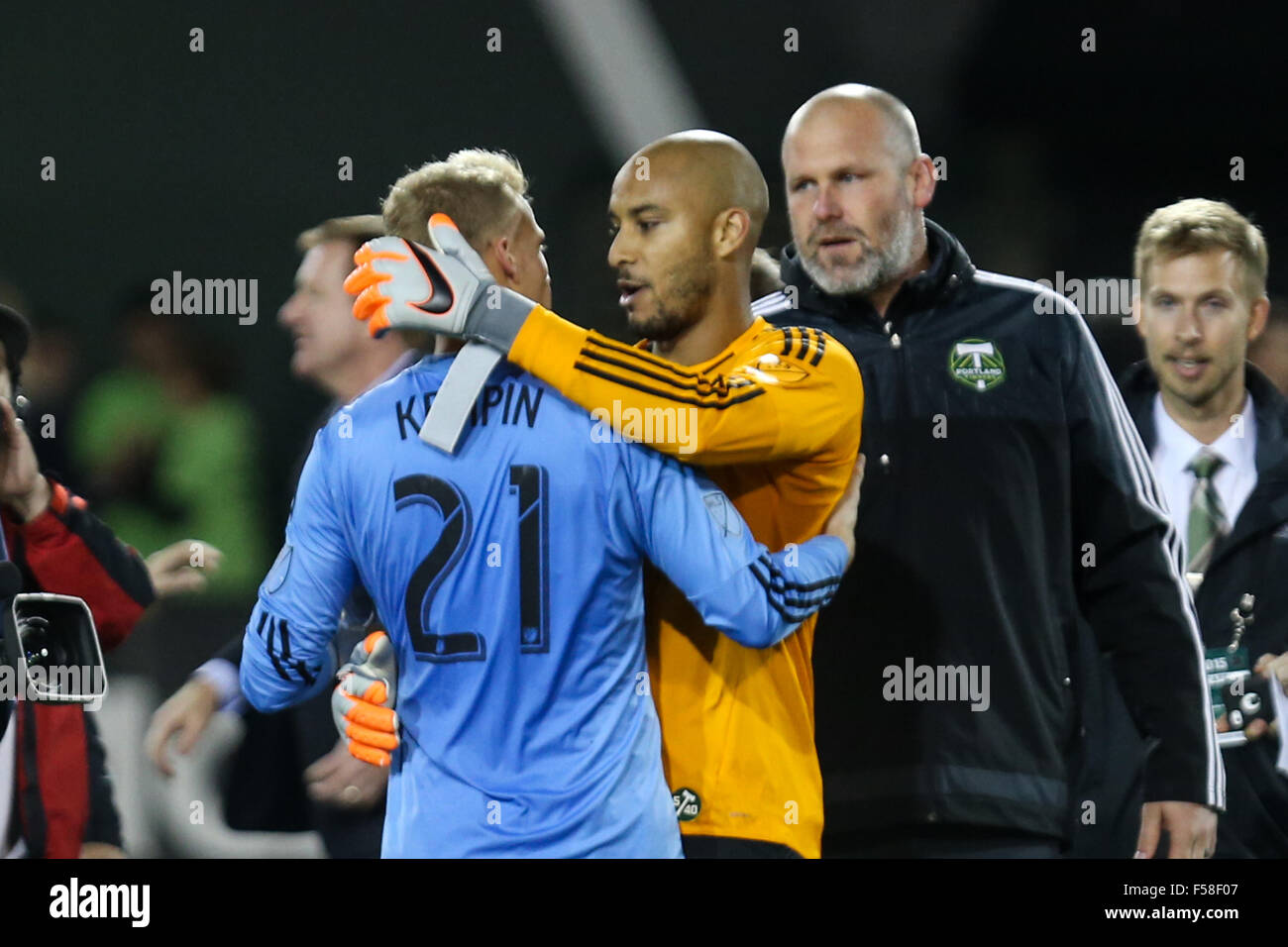 Portland, Oregon, USA. 29th Oct, 2015. ADAM LARSEN KWARASEY (12) talks ...