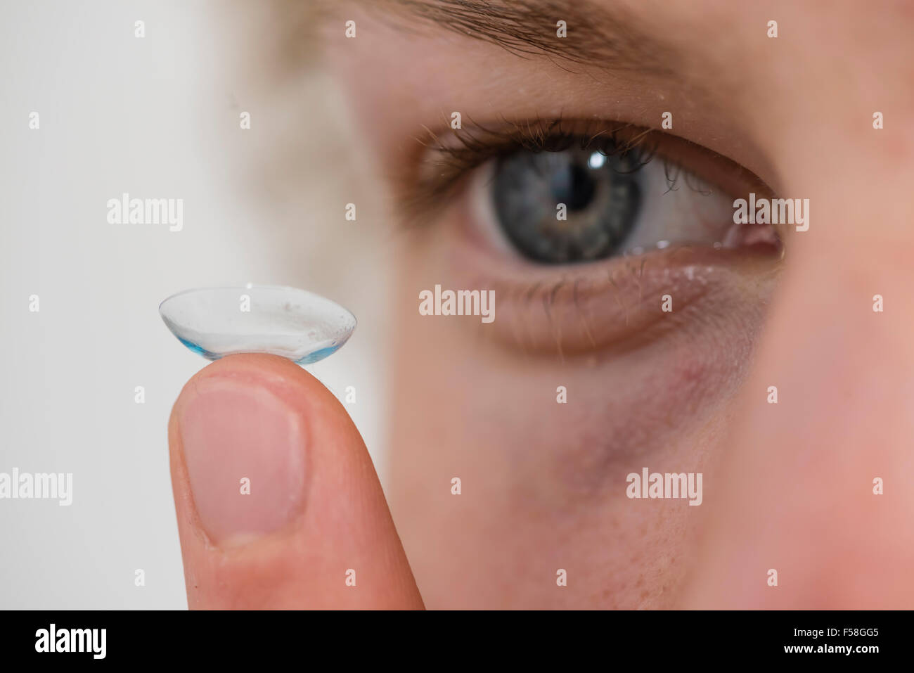 Contact lens eye finger hi-res stock photography and images - Alamy