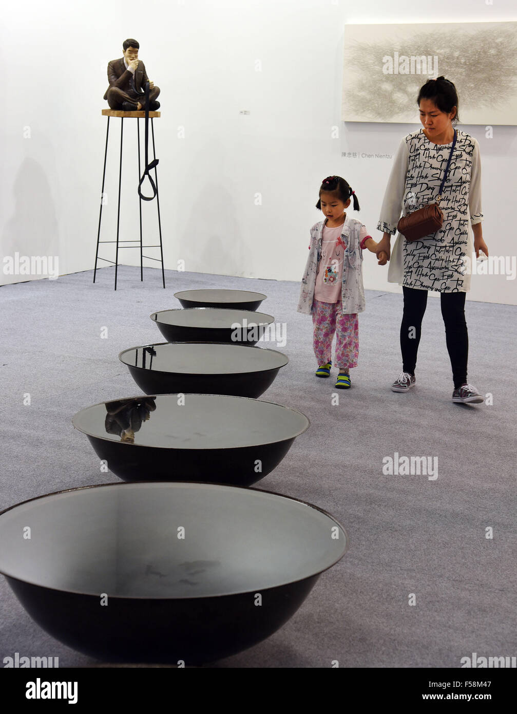 Taipei's Taiwan. 30th Oct, 2015. People visit an artwork by Chinese ...