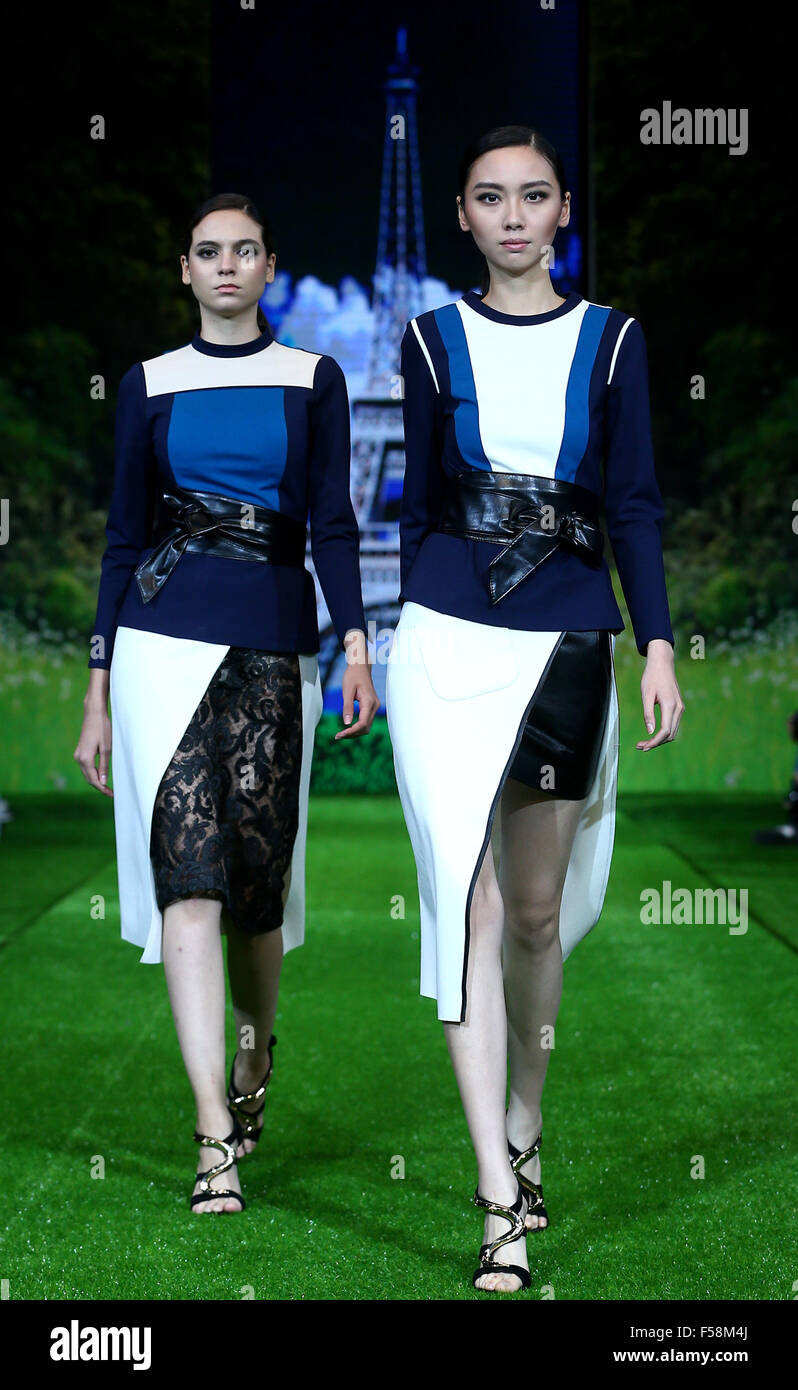 Designing models hi-res stock photography and images - Alamy